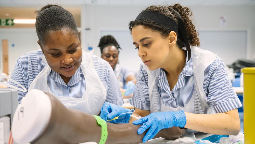 Nursing Associate FdSc Apprenticeship | Kingston University London